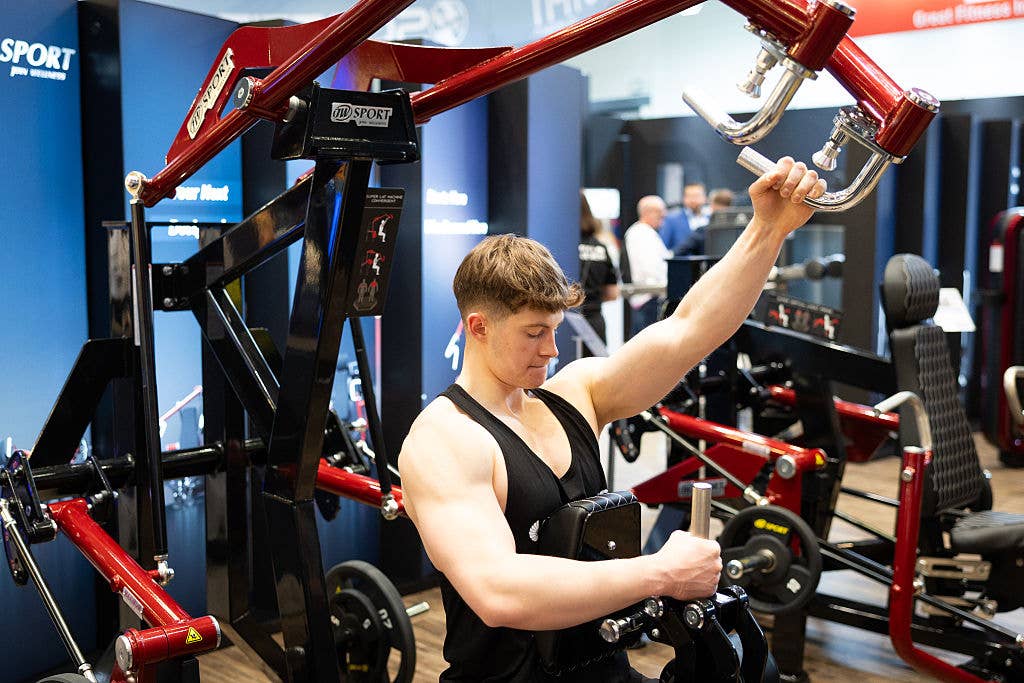 Time to Settle the Free Weight Versus Machines Debate - Men's Fitness