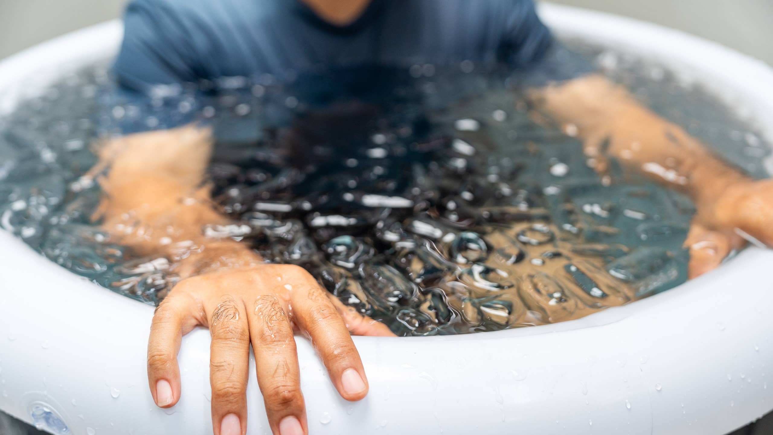 Cold Plunges Are Everywhere Right Now, But Do They Actually Work? - Men ...