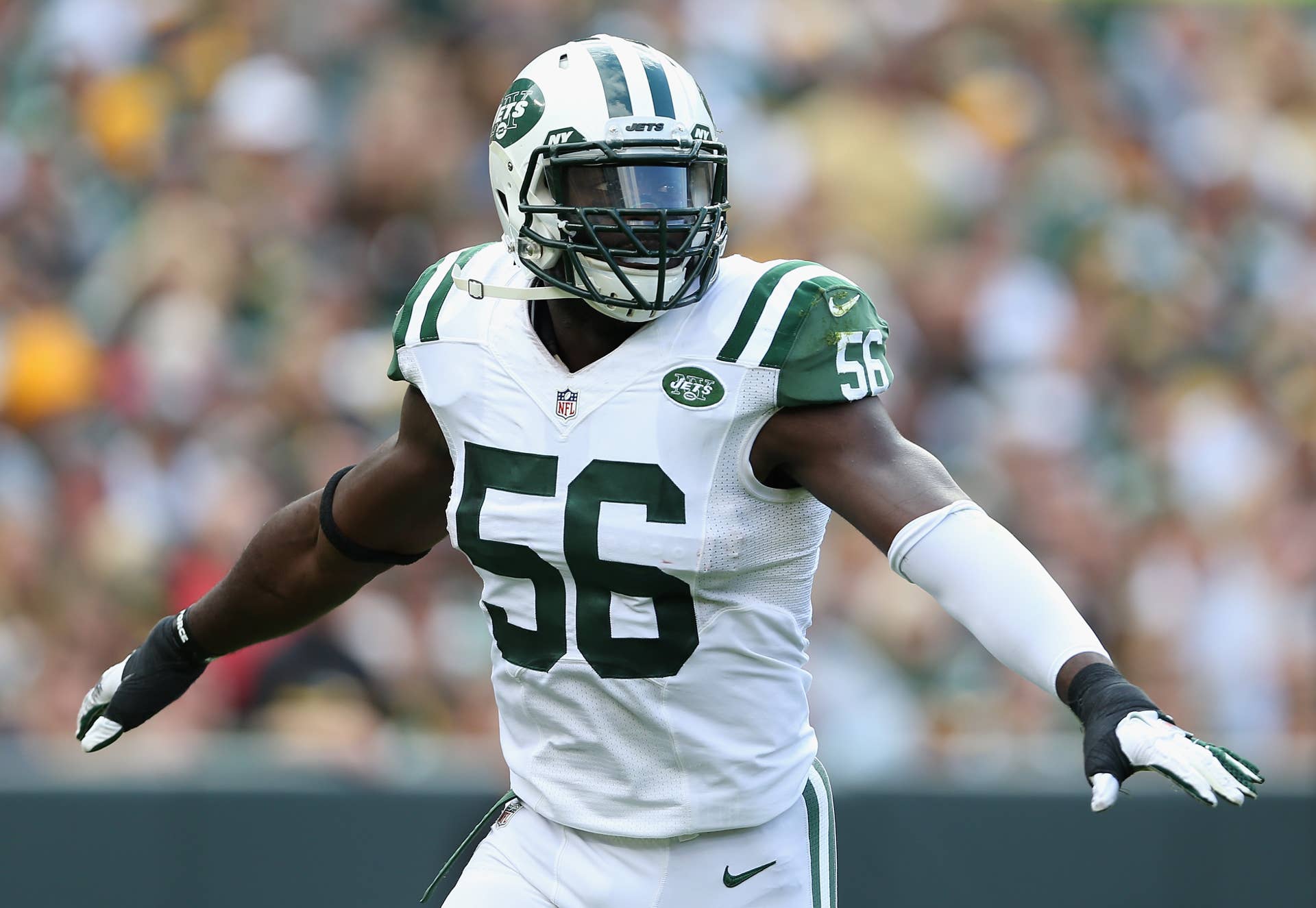 Demario Davis' $1 Million Routine to Play in the NFL at 37 - Men's Fitness