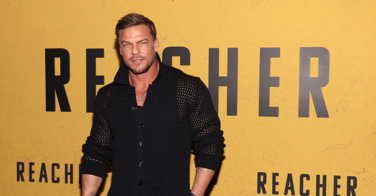 The 5-Day Workout Split Alan Ritchson Used to Pack on 30 Pounds for ...