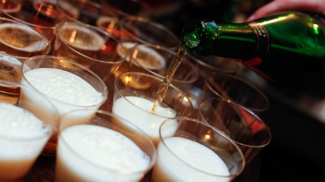 The 14 Best Light Beers, Tasted and Reviewed for 2025 - Men's Fitness