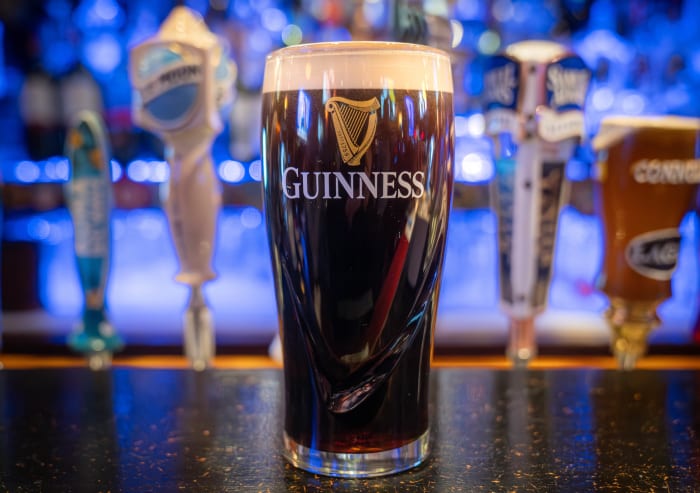 The 14 Best Light Beers, Tasted and Reviewed for 2025 - Men's Fitness