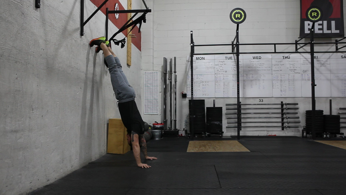 25 Best Shoulder Exercises for Men to Build Big Shoulders - Men's Fitness