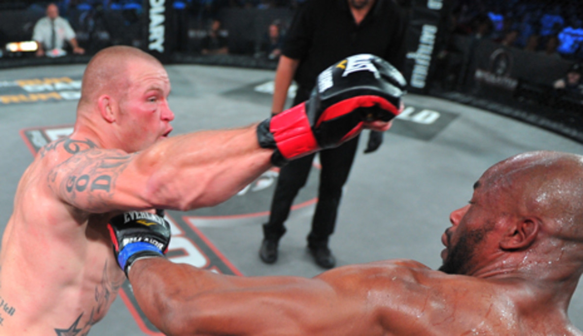 Bellator MMA Fighter Travis Wiuff's Training - Men's Fitness