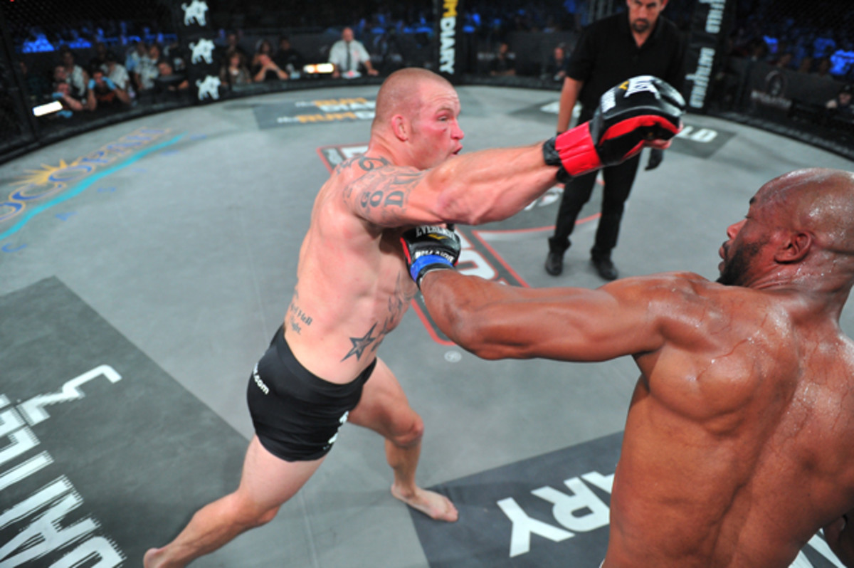 Bellator MMA Fighter Travis Wiuff's Training - Men's Fitness