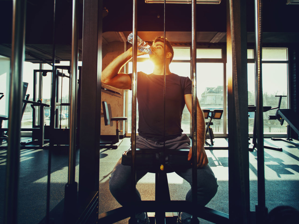 How boozing affects muscle building - Men's Fitness