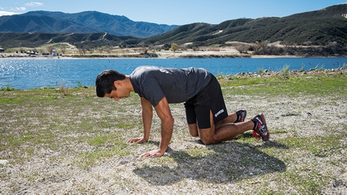 Bodyweight Exercises to Sculpt Big Shoulders Without Weights - Men's ...