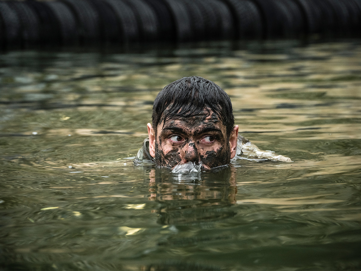 Photos: Ross Edgley Swims 100km Strapped to 100-lb Log - Men's Fitness