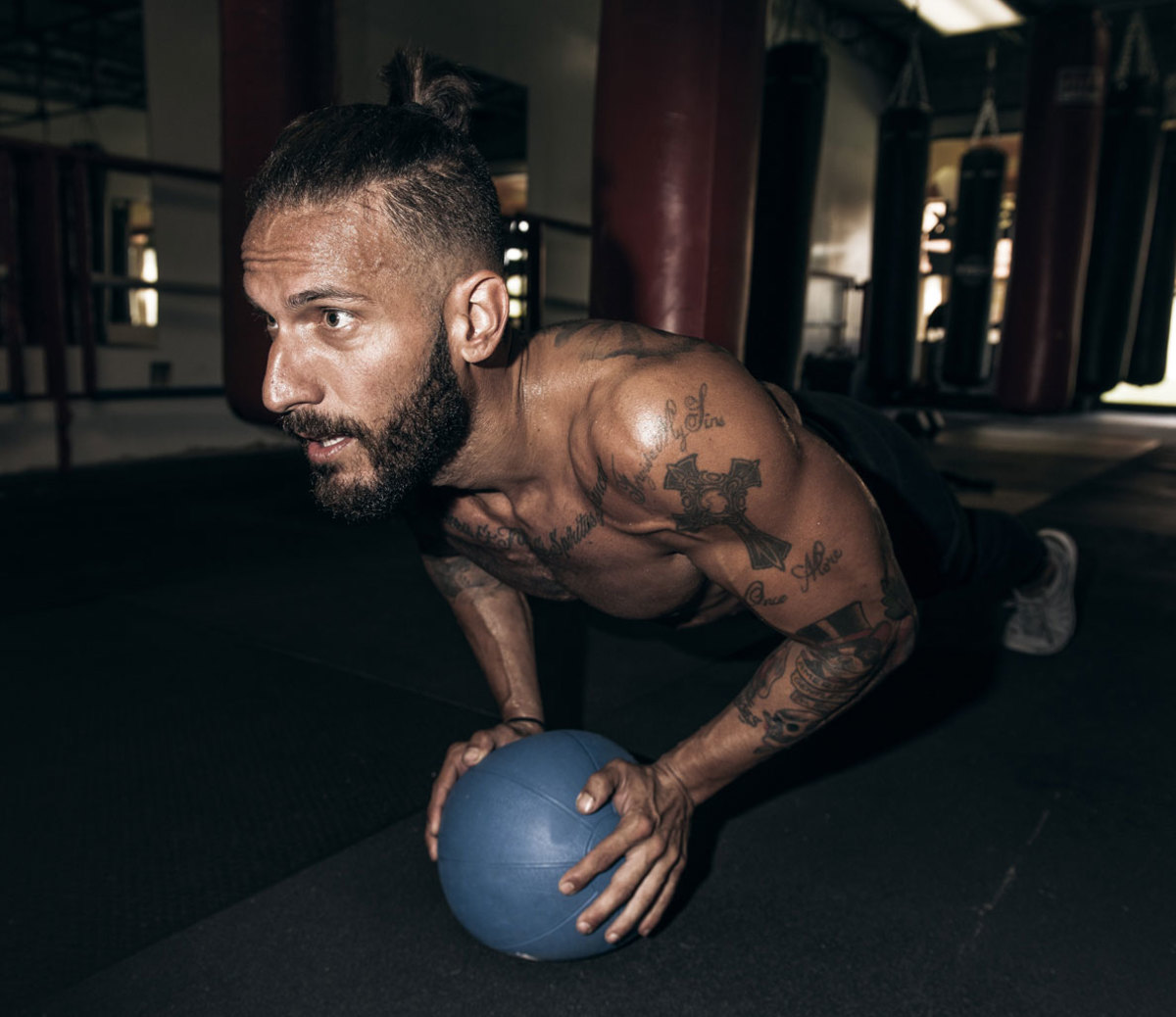 Trainer: These Are My 6 Best Tips for Building a Rock-Solid Chest - Men ...