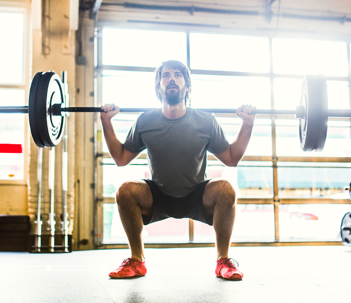 4 ways to prevent knee pain during heavy squats - Men's Fitness