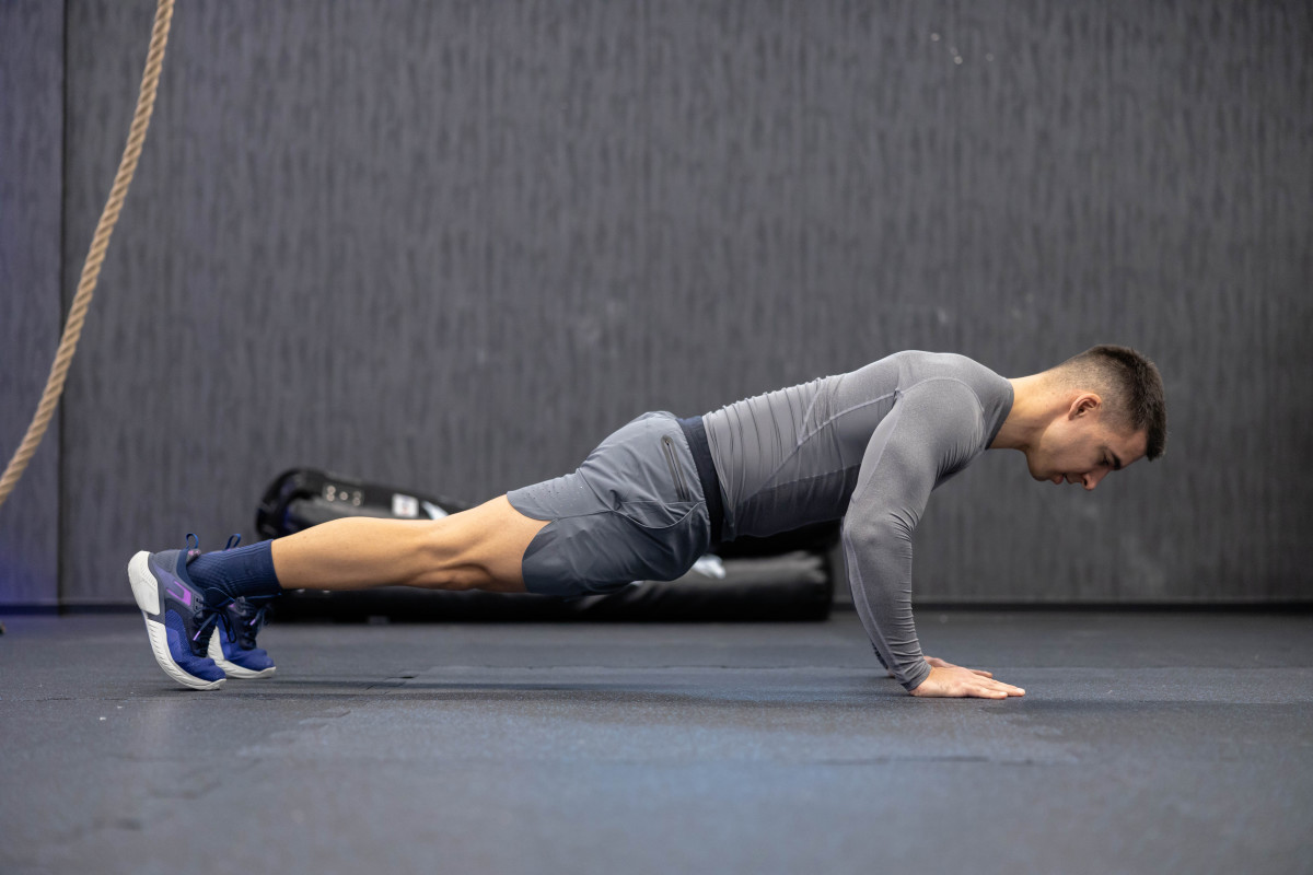 How to Do a Pushup, Plus 4 Pushup Variations to Build Muscle - Men's ...