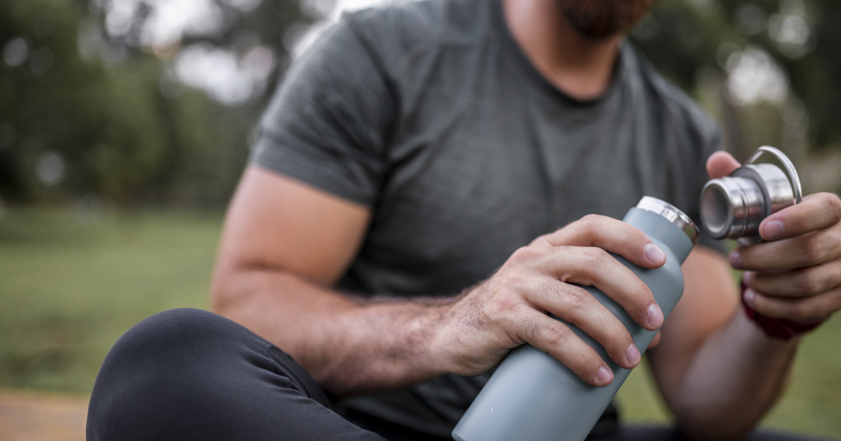 7 Healthiest Electrolyte Powders, According to Dietitians - Men's Fitness