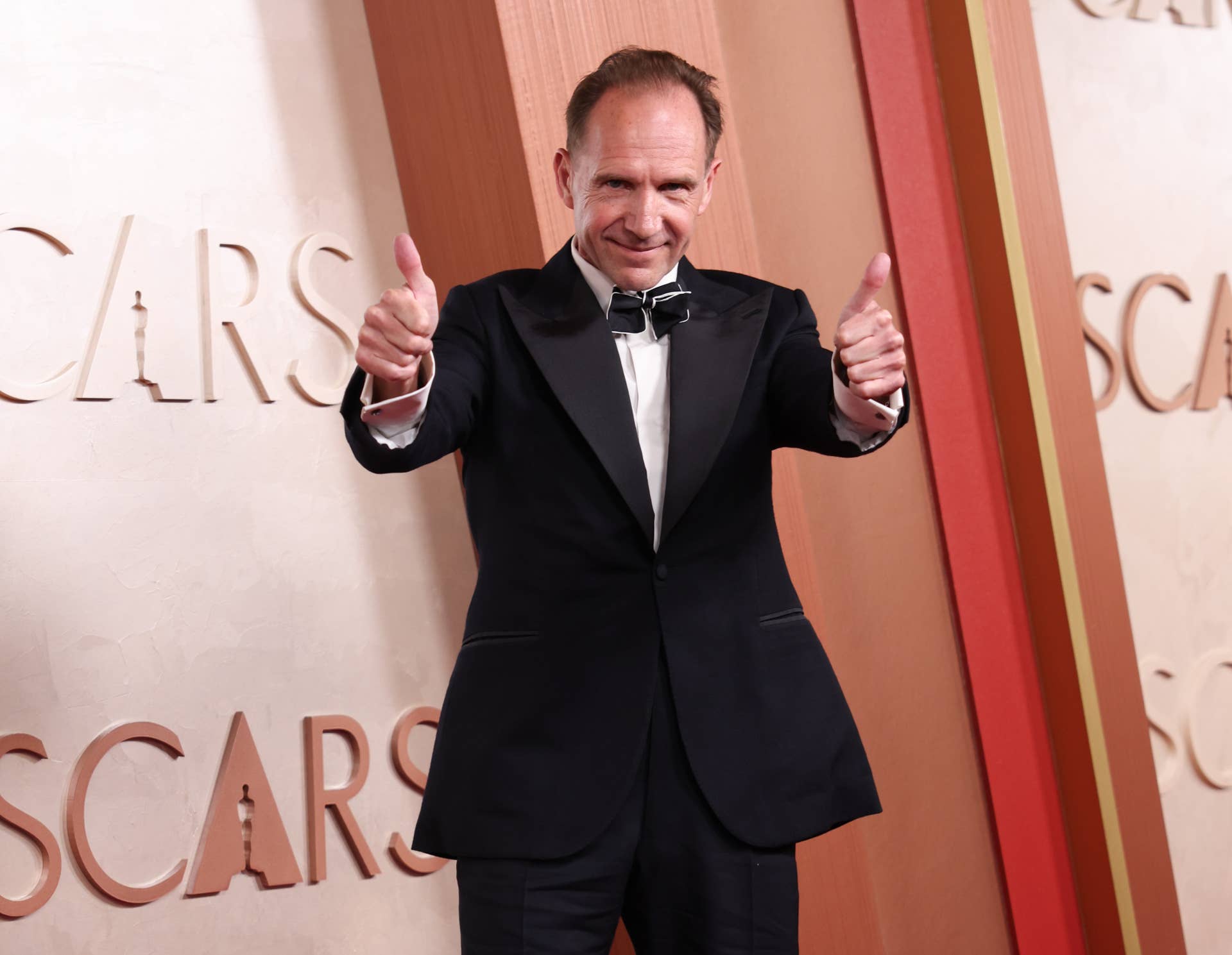 Ralph Fiennes' Trainer Shares the Exact Routine That Got Him Jacked at ...