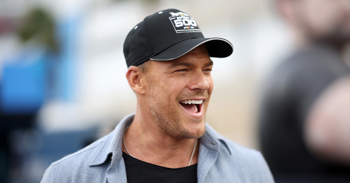 Alan Ritchson Says These Supplements Made His 'Reacher' Muscle Gain ...