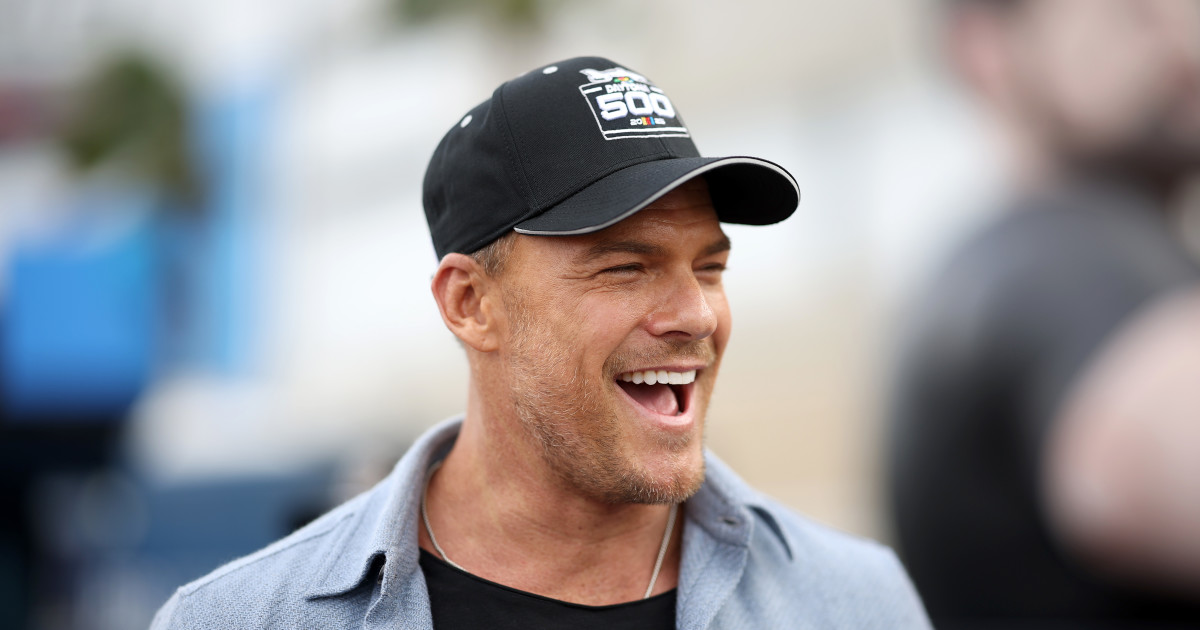 Alan Ritchson Says These Supplements Made His 'Reacher' Muscle Gain ...