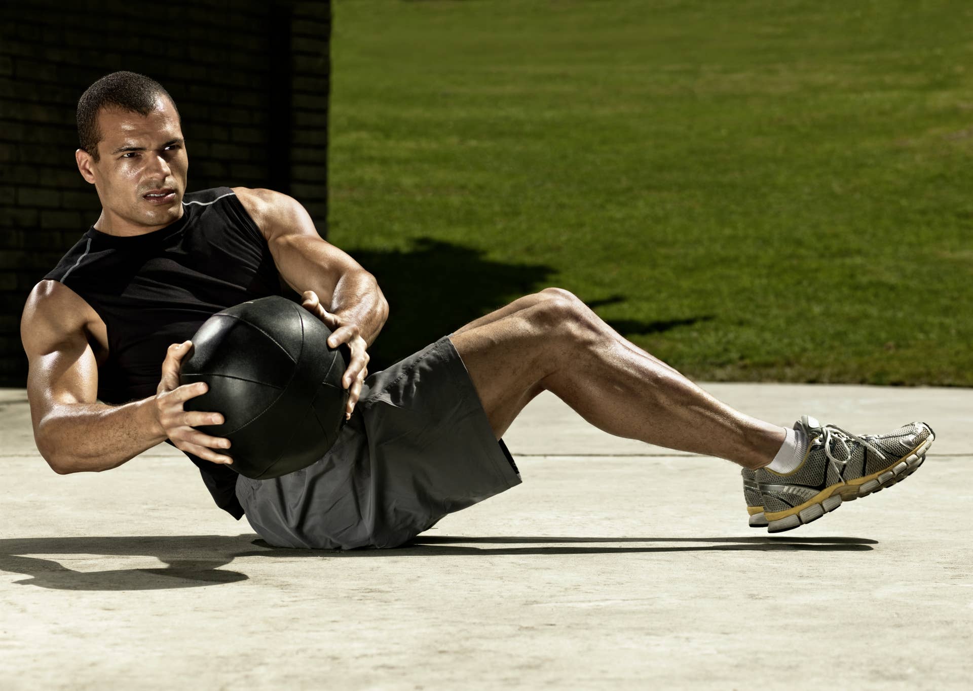 The Bodybuilder's Love Handles Workout That Cuts Belly Fat - Men's Fitness