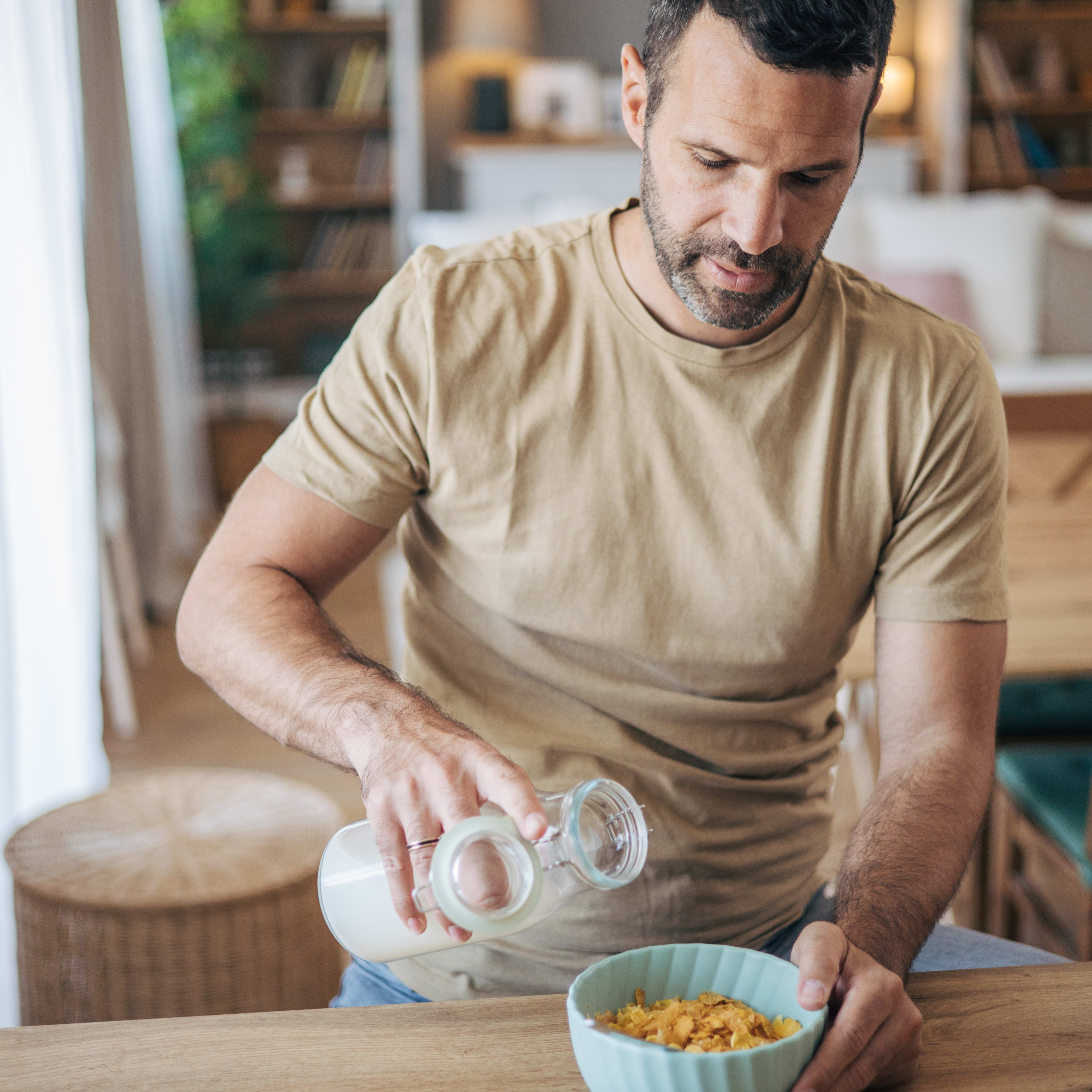 These Are the Healthiest Protein Bars From an Intense 55-Bar Test - Men ...