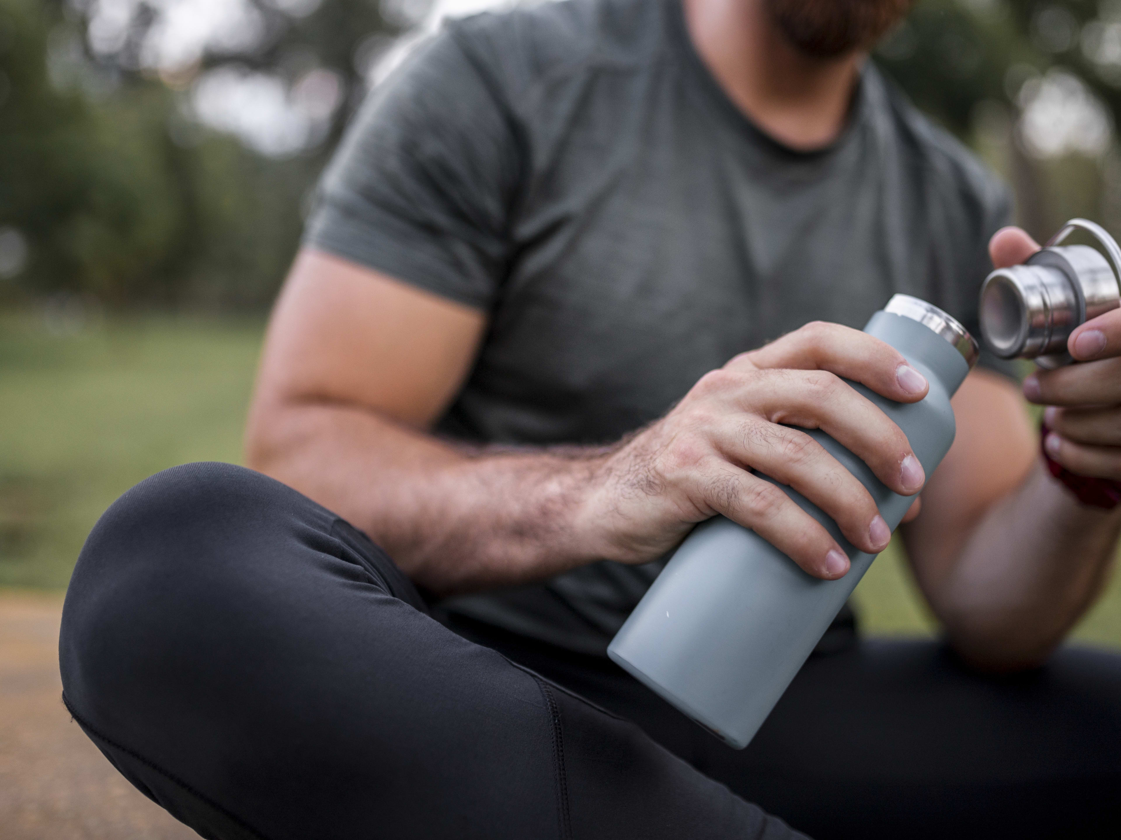 7 Healthiest Electrolyte Powders, According to Dietitians - Men's Fitness