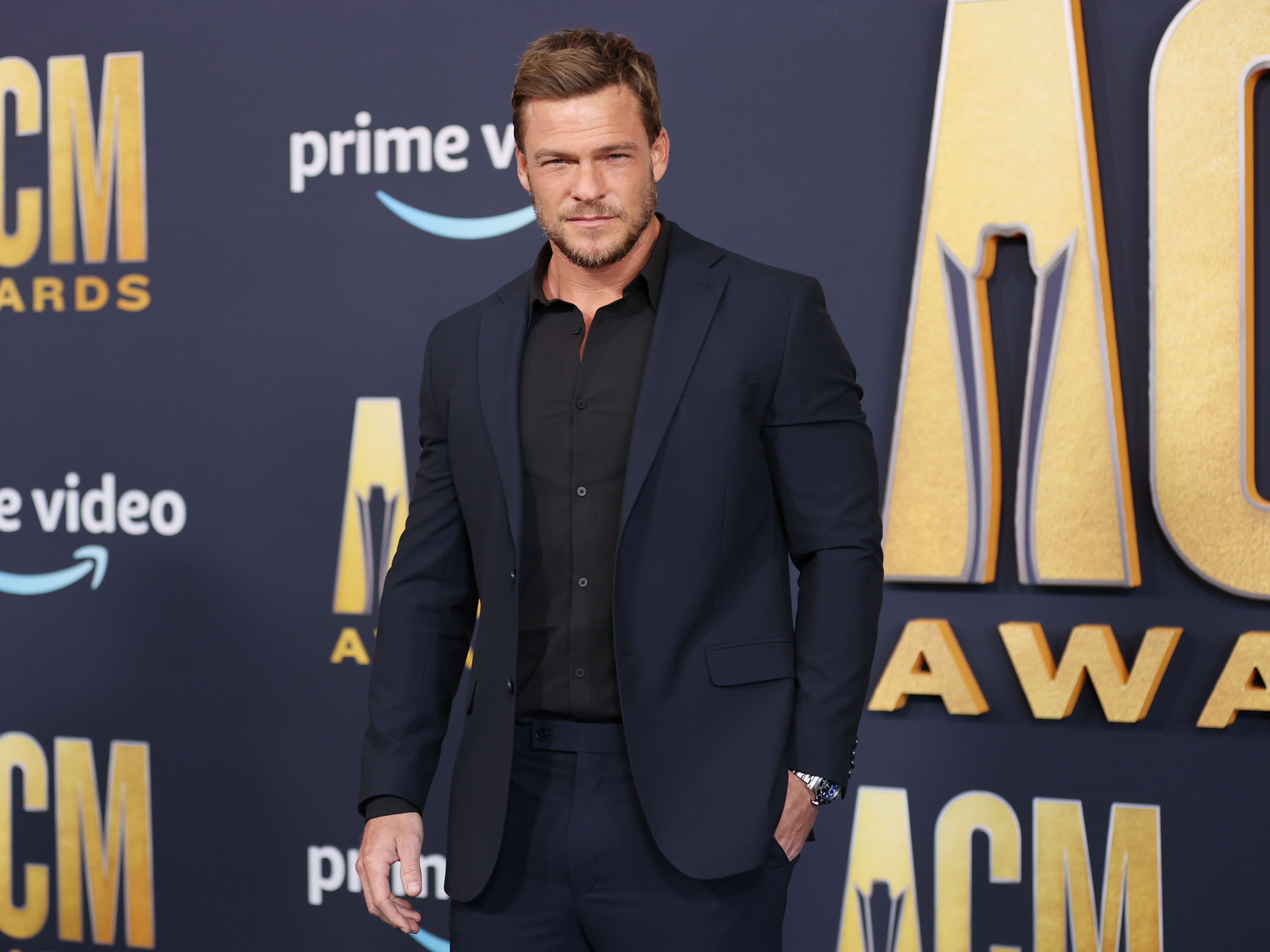 Alan Ritchson Shares His EZ-Bar Upper-Body Superset - Men's Fitness