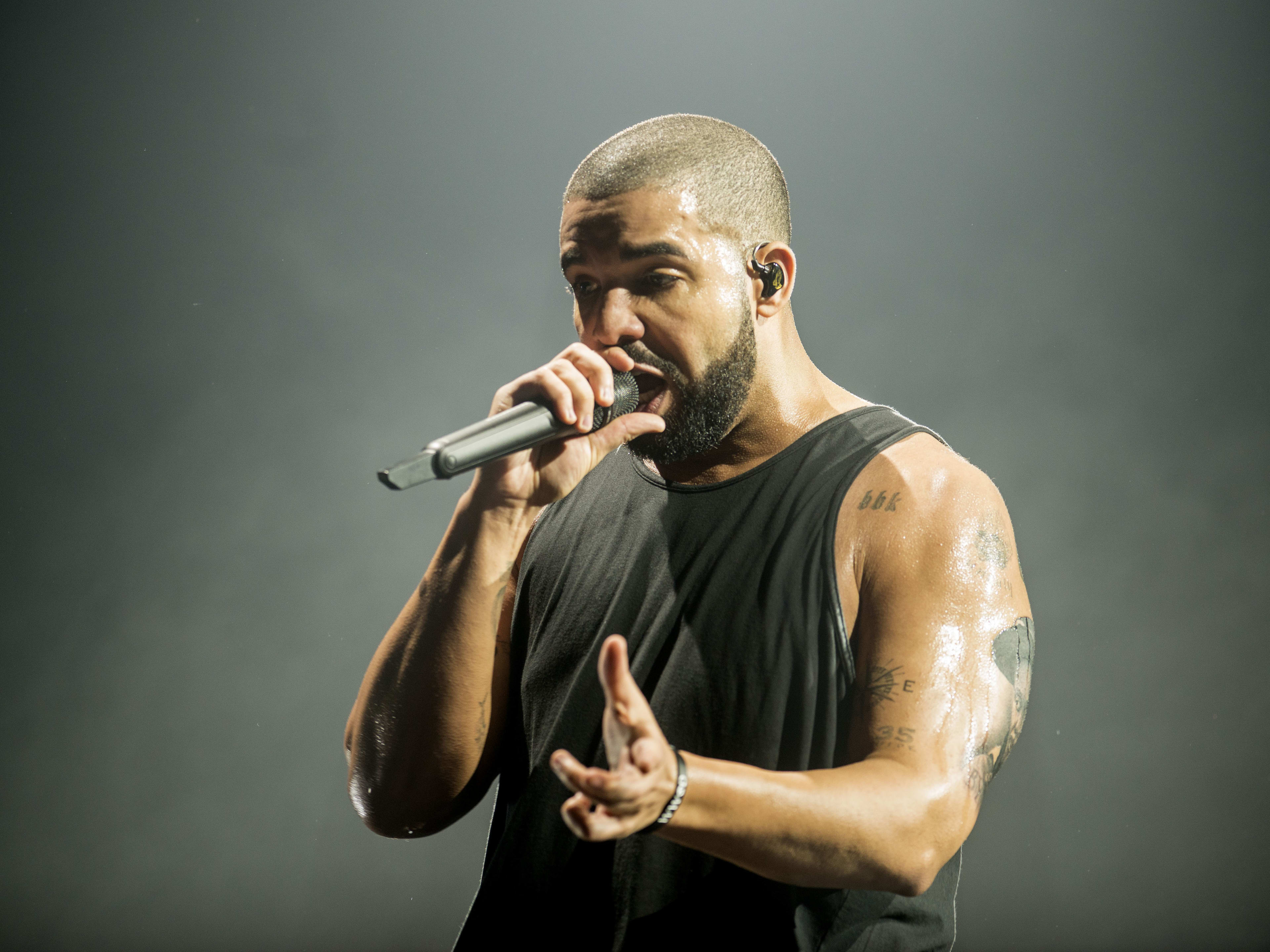 Drake Roasted for 'Fake' Six-Pack Abs - Men's Fitness