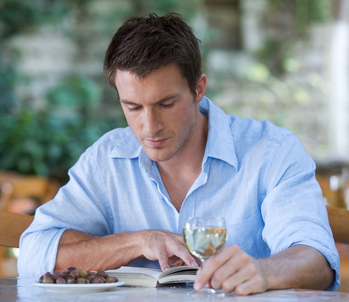 5 Benefits of Taking Yourself Out to Dinner - Men's Fitness