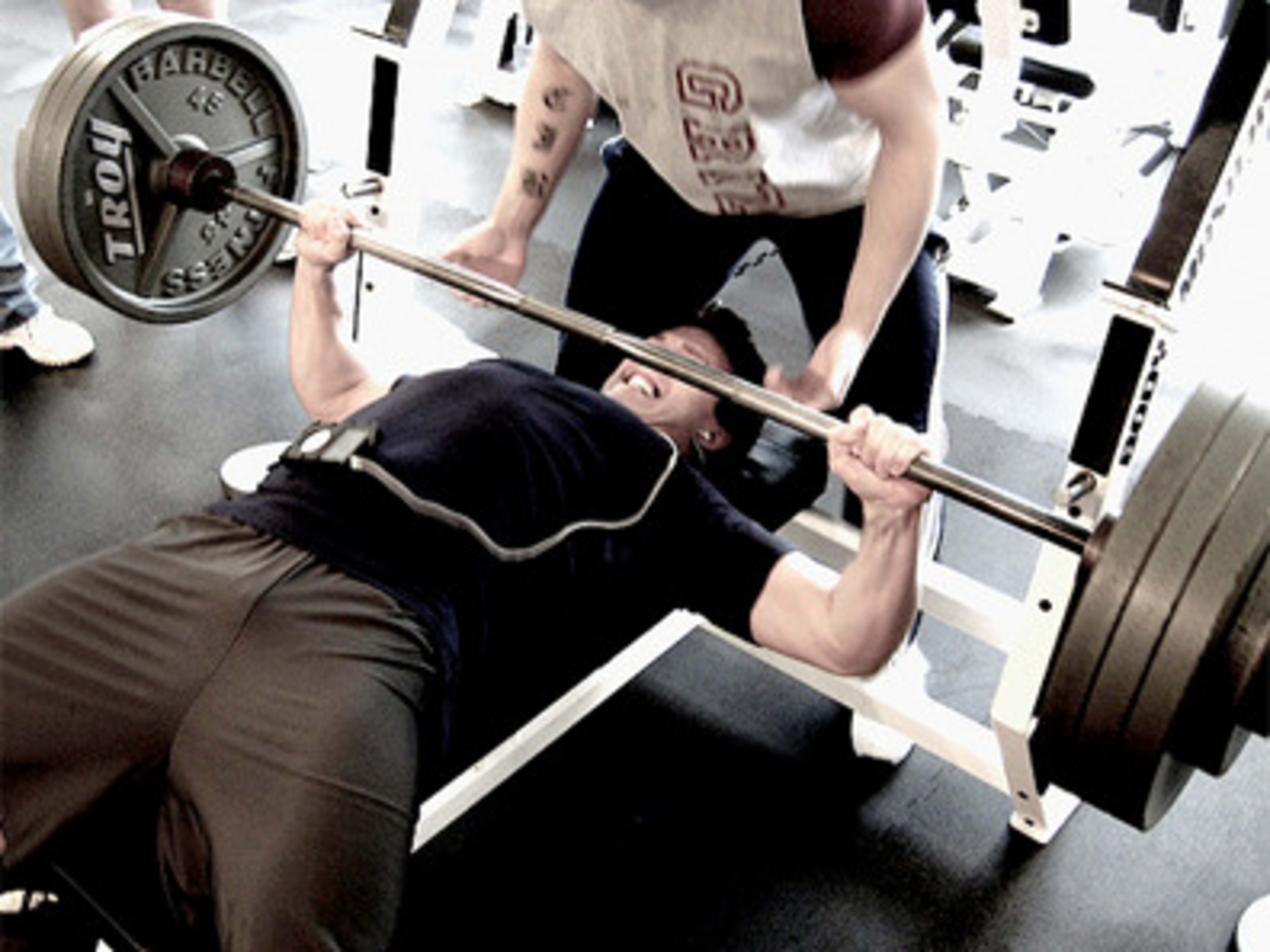 How to Be a Better Spotter - Men's Fitness