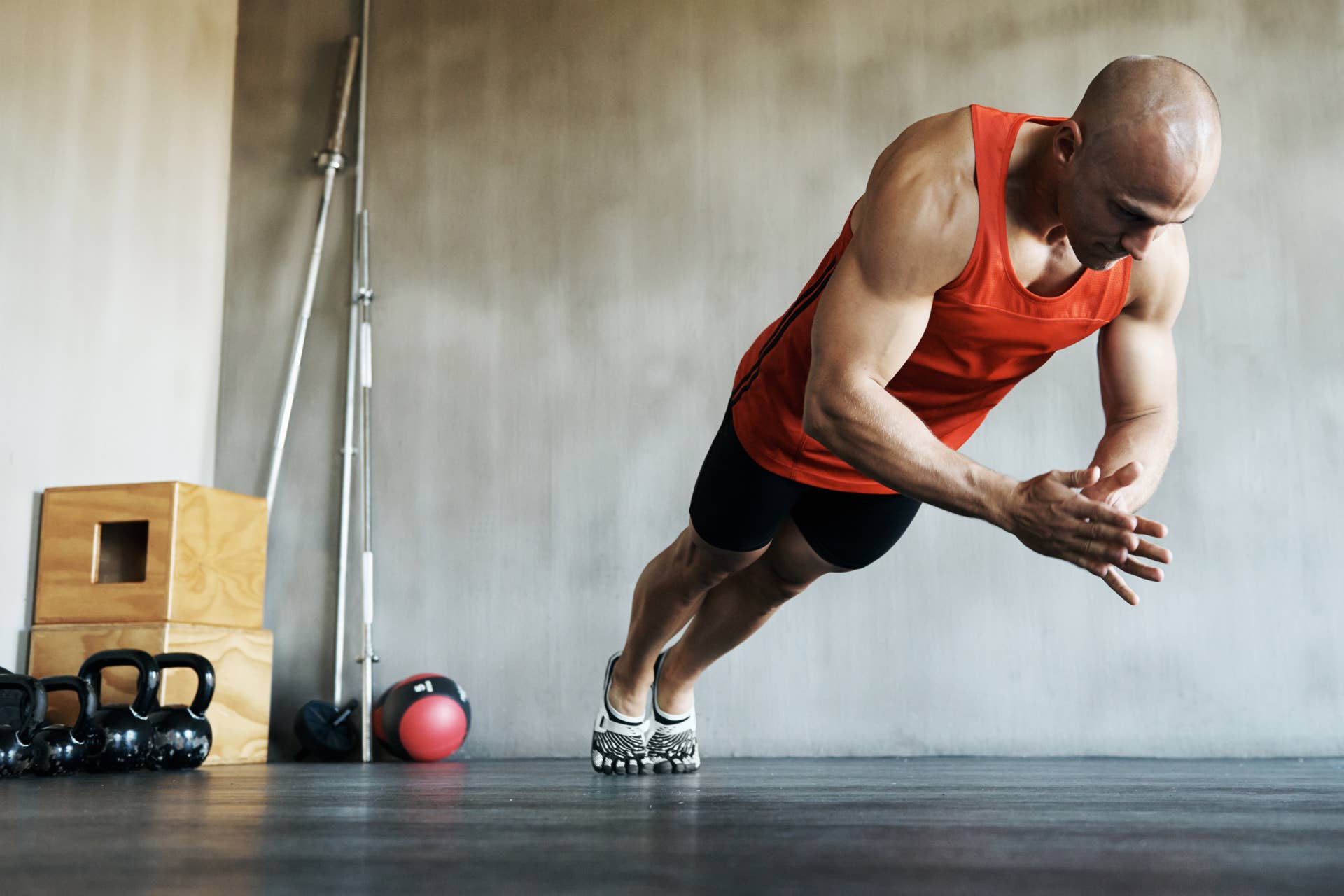 Bodyweight Exercises to Sculpt Big Shoulders Without Weights - Men's ...