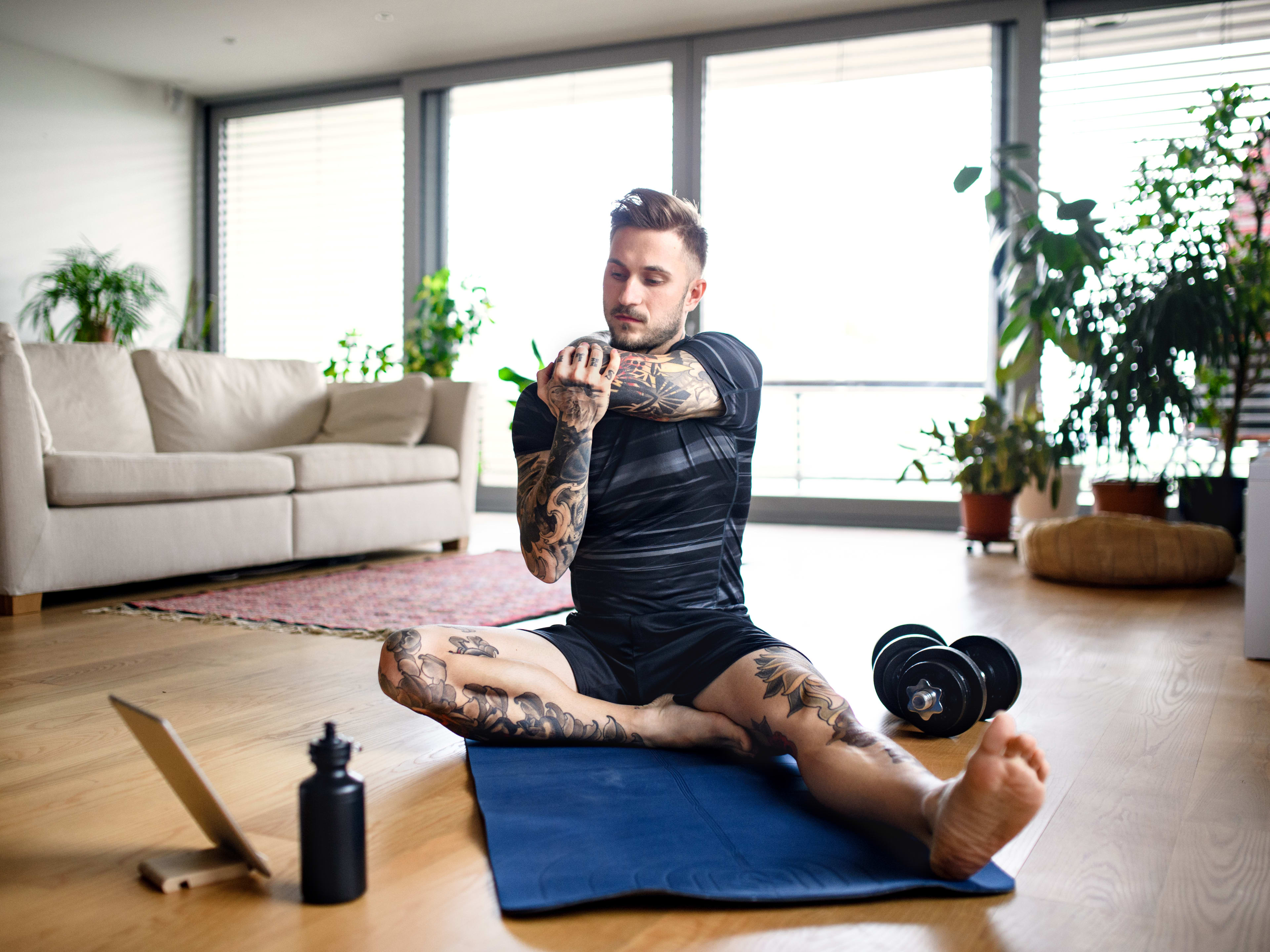 Crush Every Muscle With Arnold Schwarzenegger’s Full-Body Superset ...