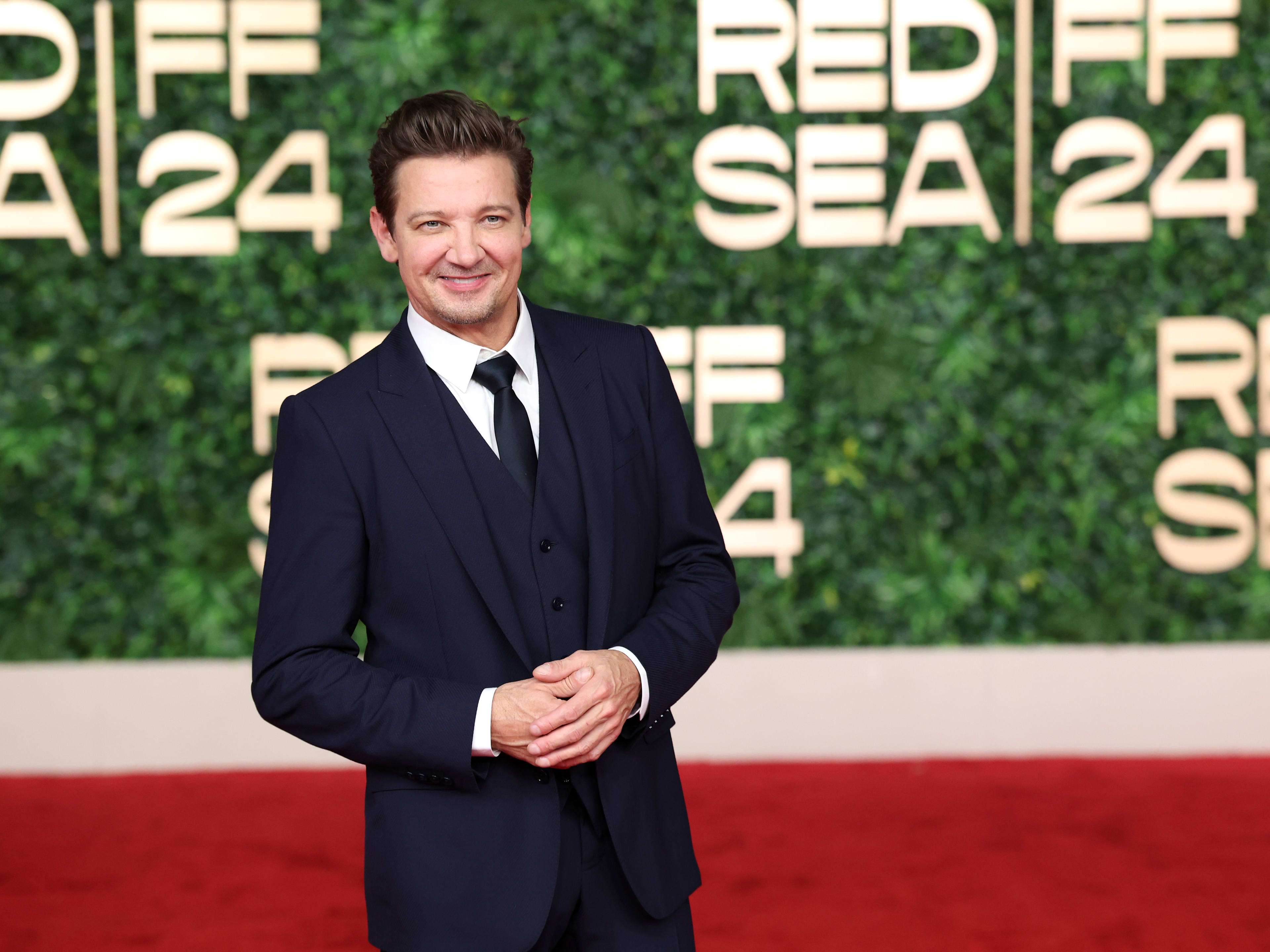 Jeremy Renner Describes What Running Feels Like After 38 Broken Bones ...