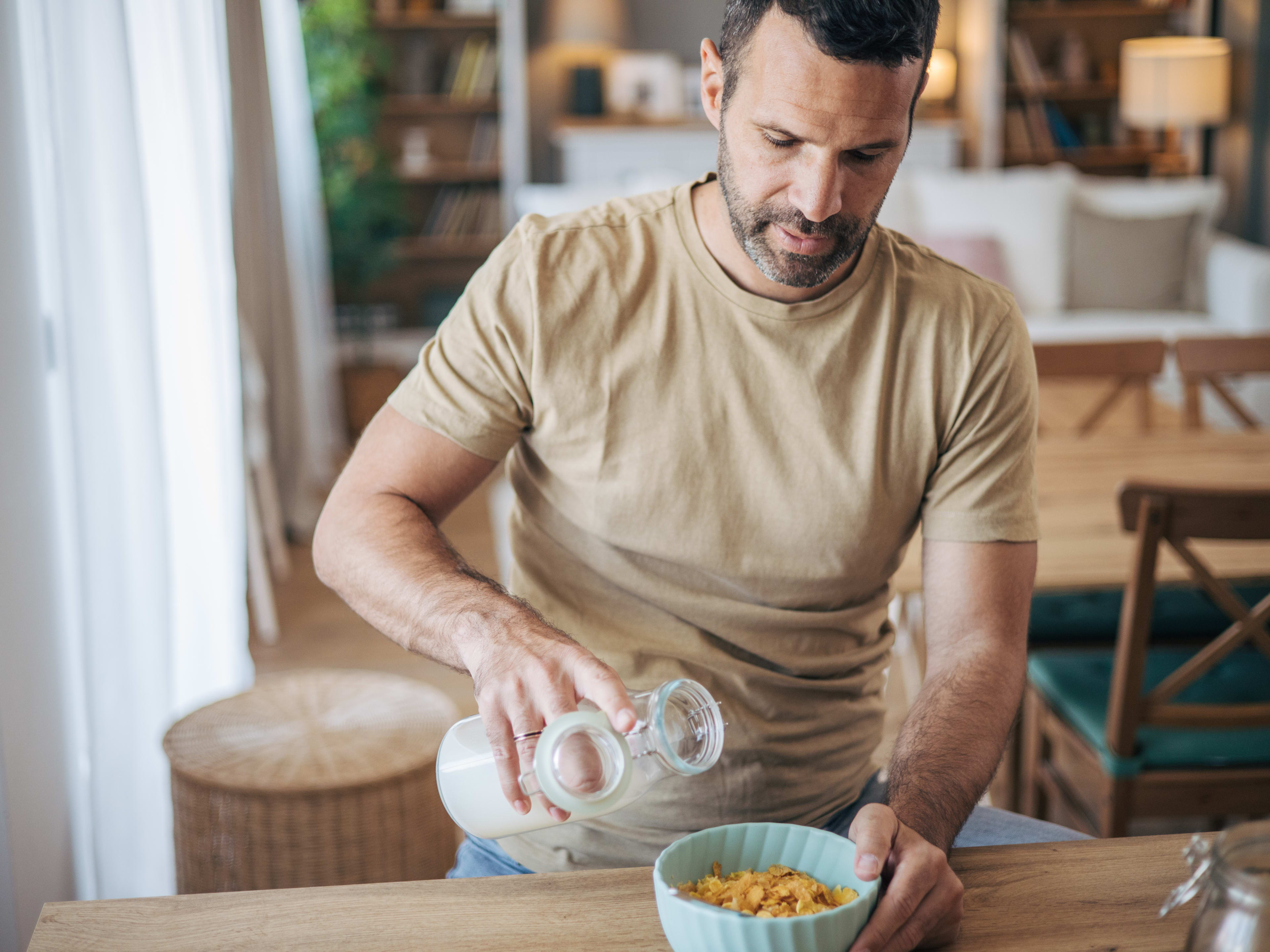 The 8 Best High Protein Cereals, According to Nutritionists - Men's Fitness