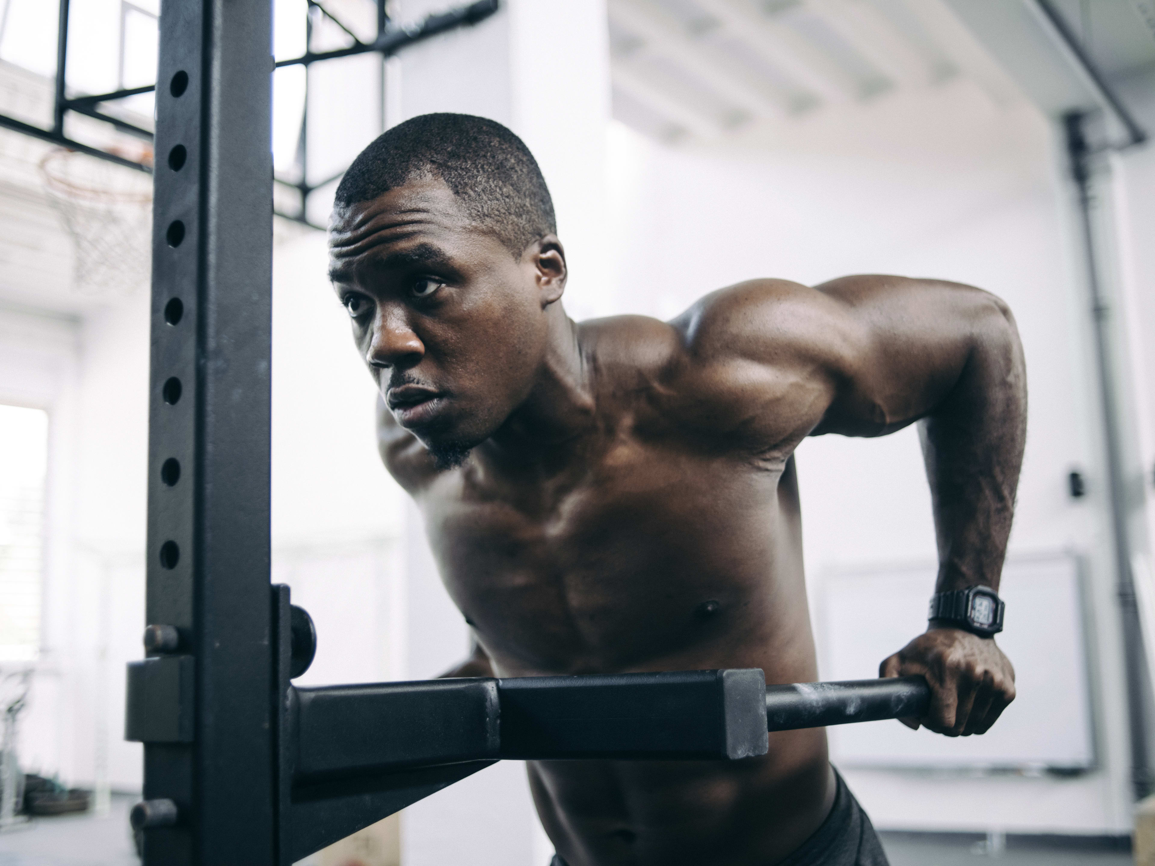 The Best Dips Workout to Build Your Arms, Shoulders, & Chest - Men's ...