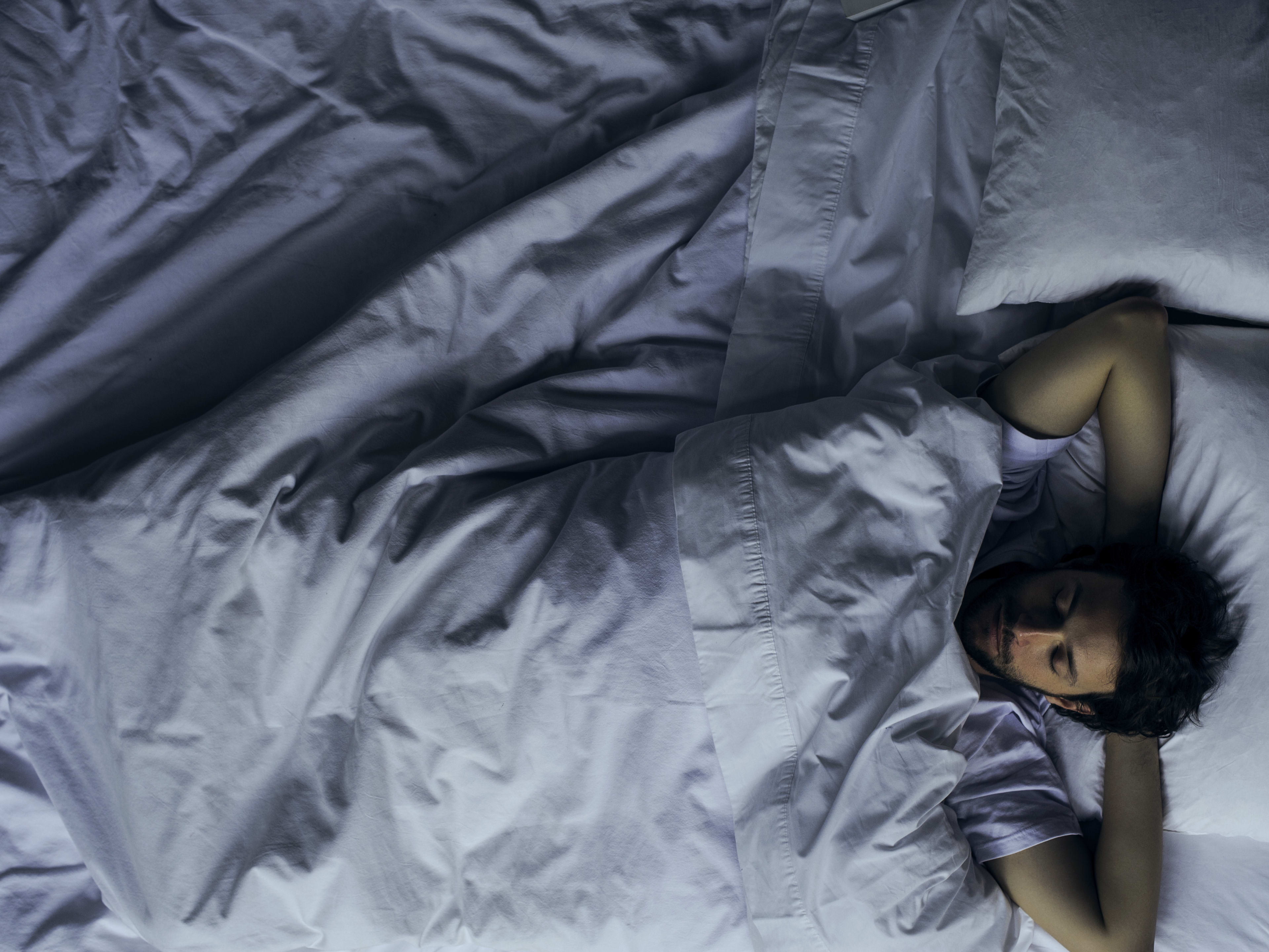 Longevity Expert Bryan Johnson Shares 3 Sleep Hacks for a "Perfect ...