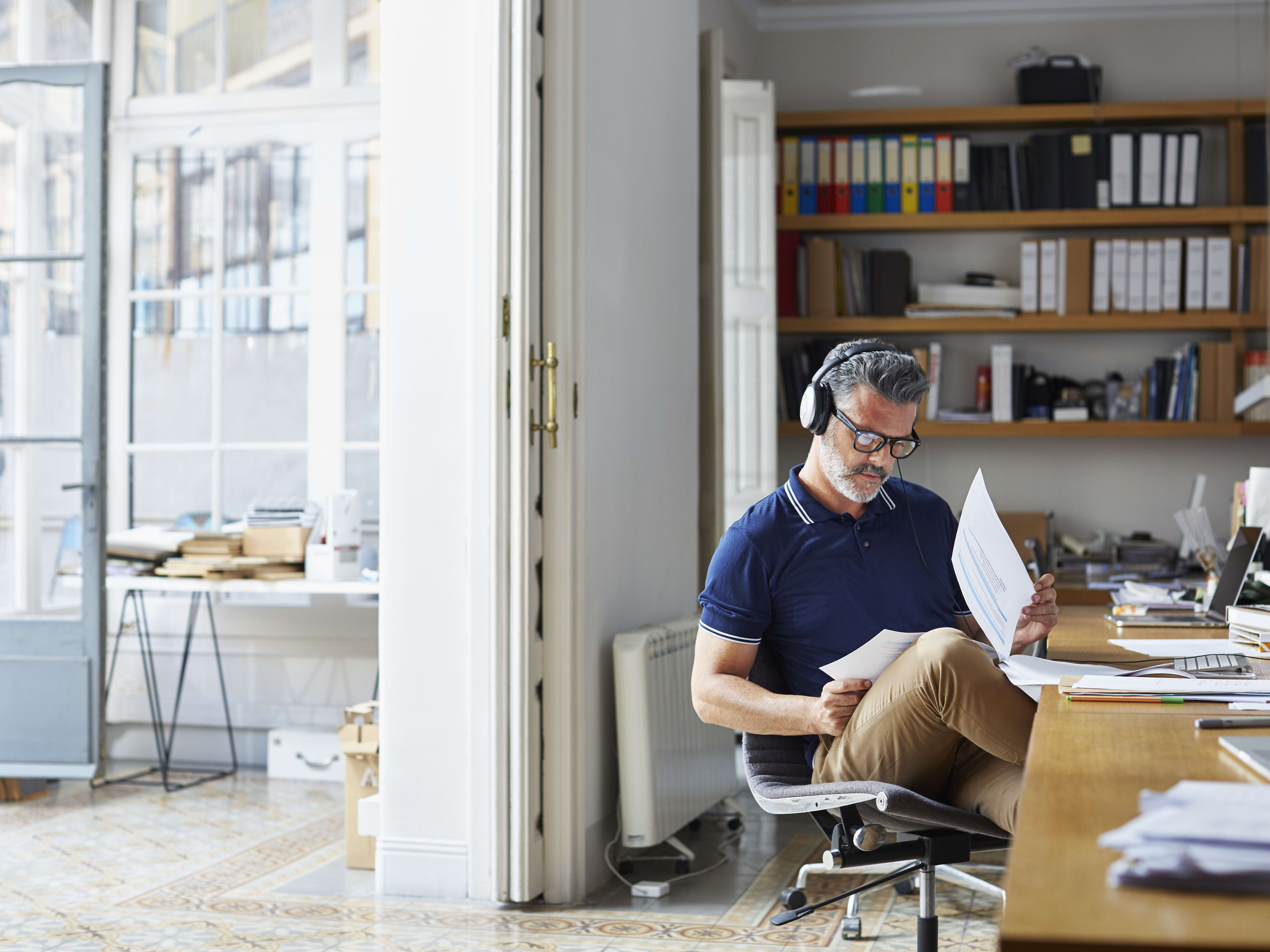 Trainer: If You Sit at a Desk Every Day, Do These Stretches to Relieve ...