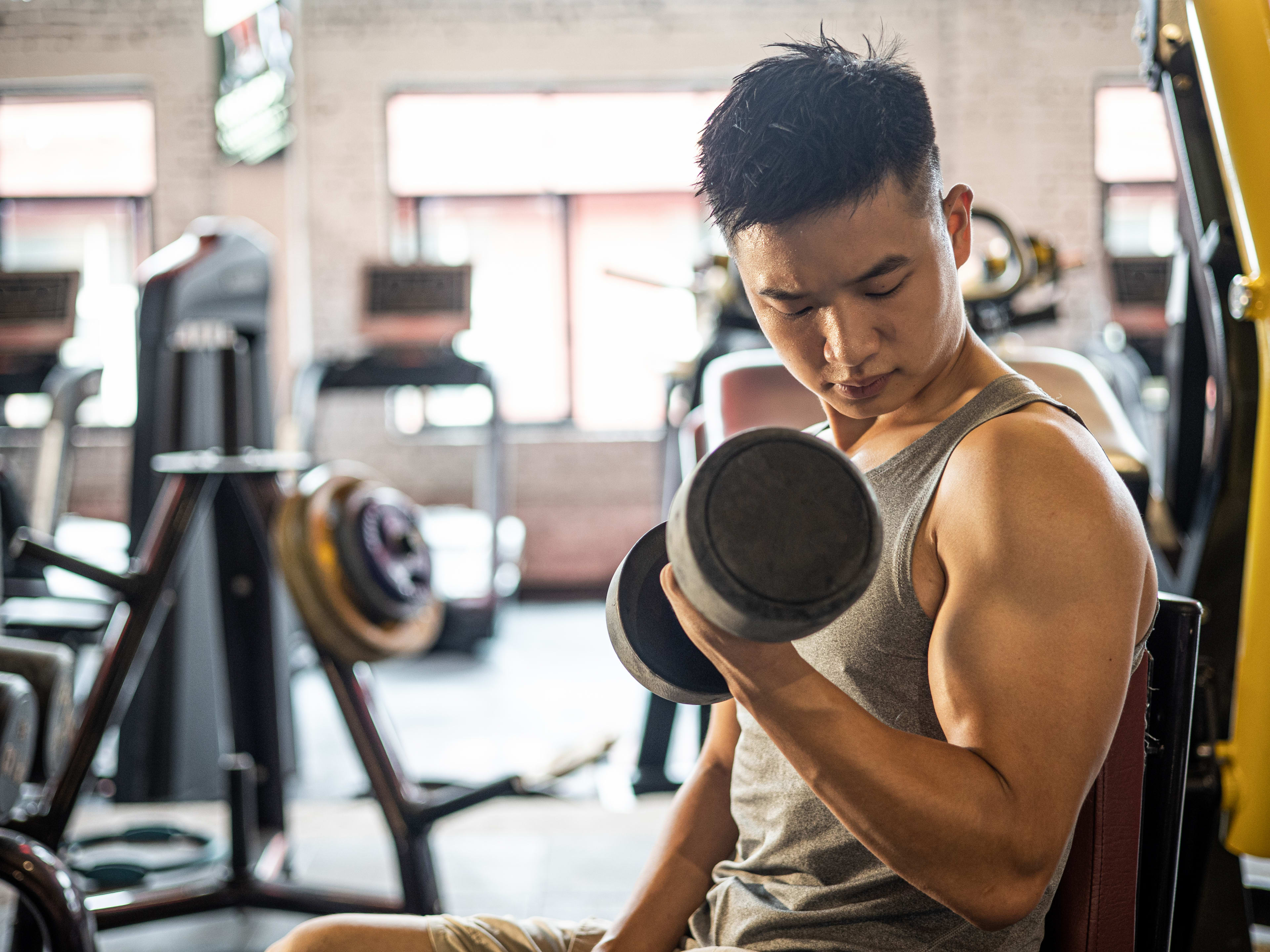 Natural Bodybuilders: This Is the 'Secret Sauce' to Bigger Arms - Men's ...