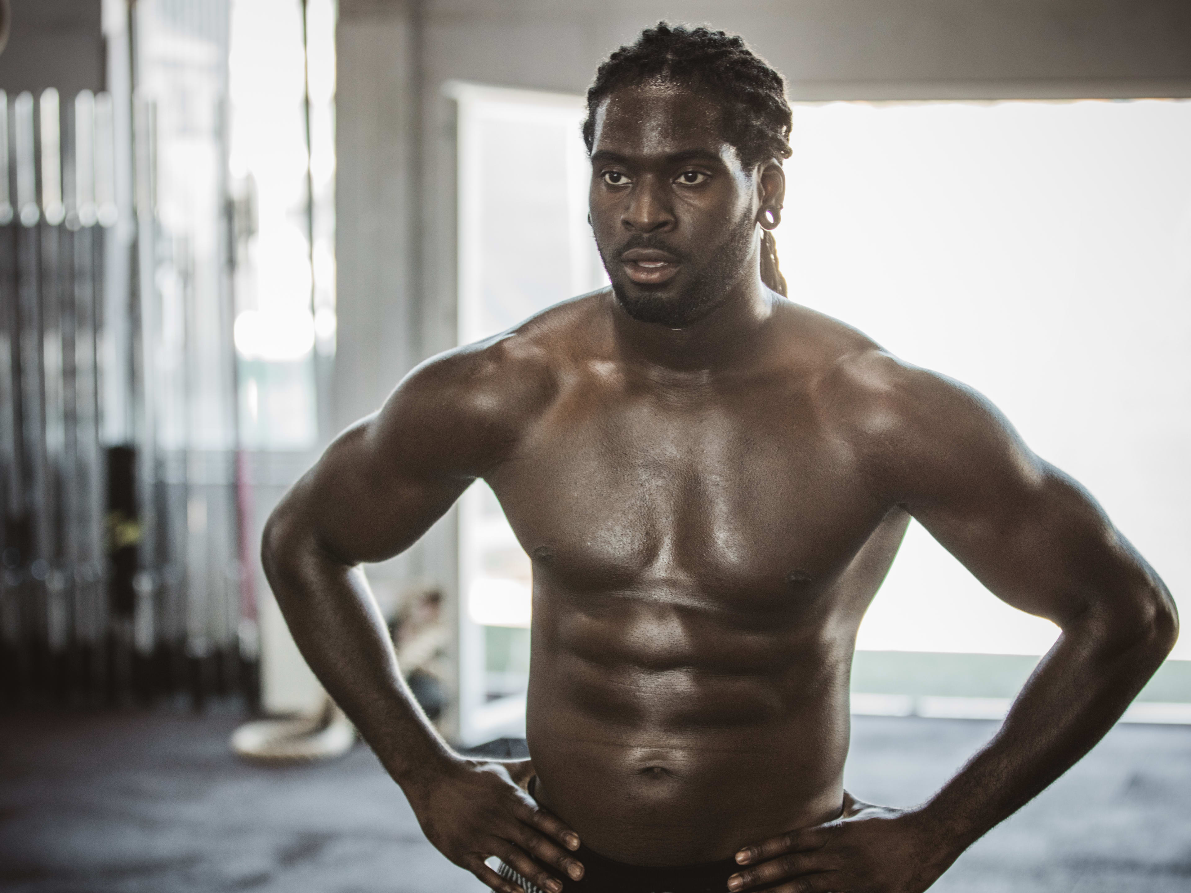 How to Do Suitcase Deadlifts to Build Core Strength and Unlock Bigger ...