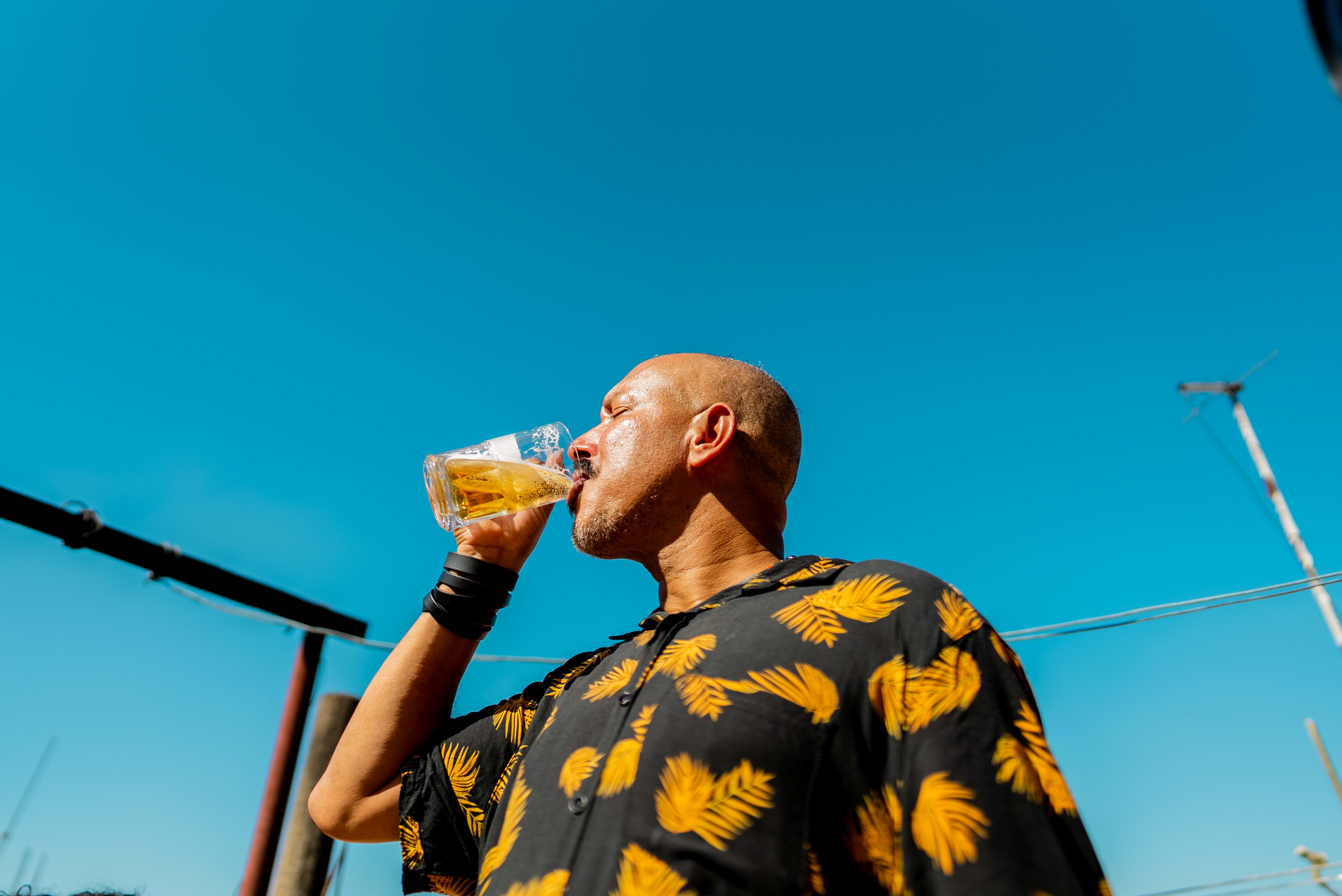 The Healthiest Light Beer, According to Dietitians - Men's Fitness