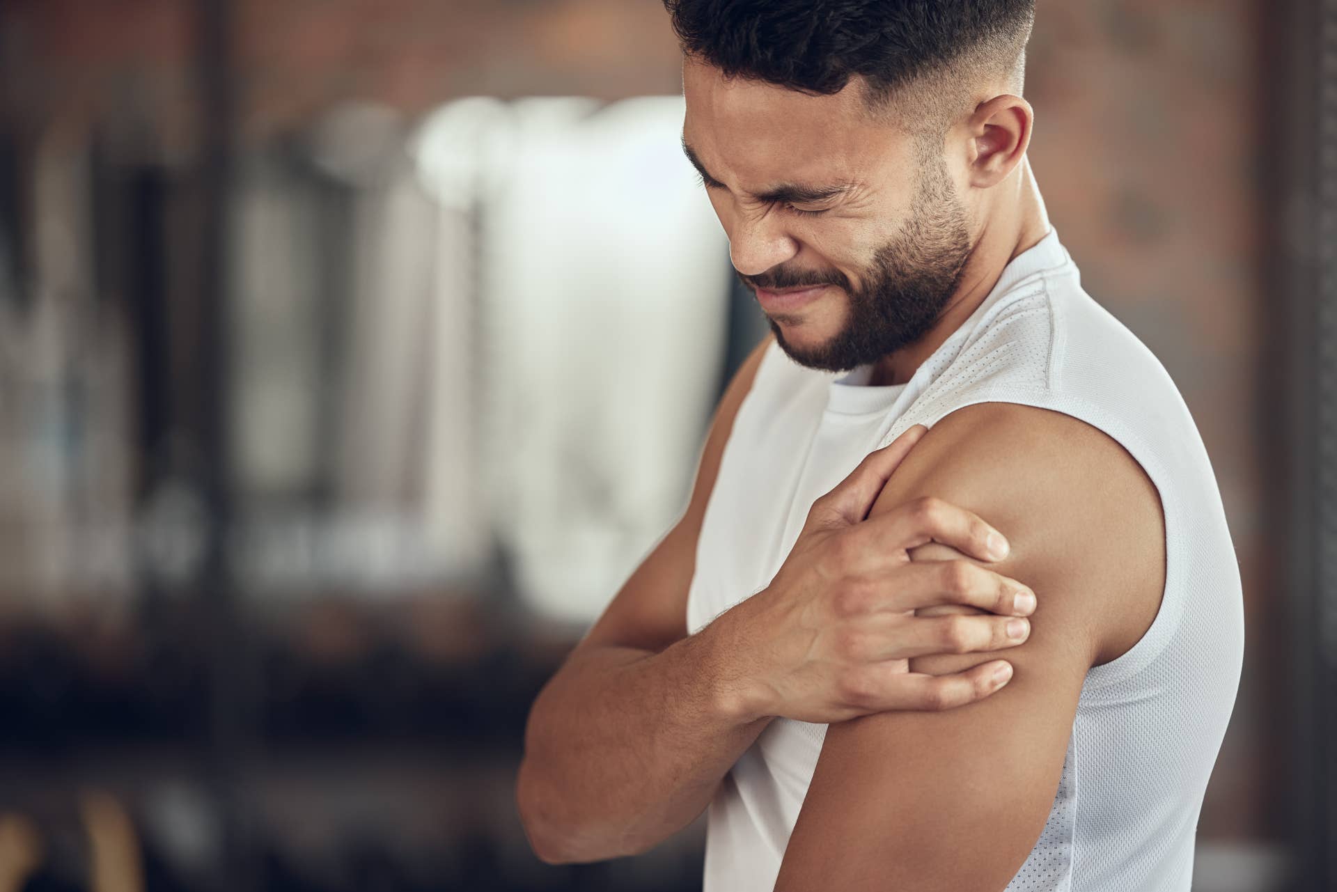 Physical Therapist Shares Favorite Exercises for Shoulder Pain - Men's ...