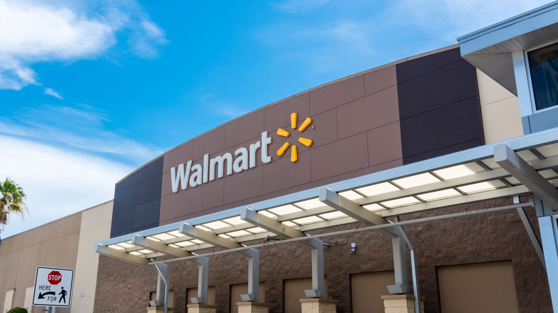 Walmart Is Selling a $30 Mini Massage Gun for $16 Right Now - Men's Fitness