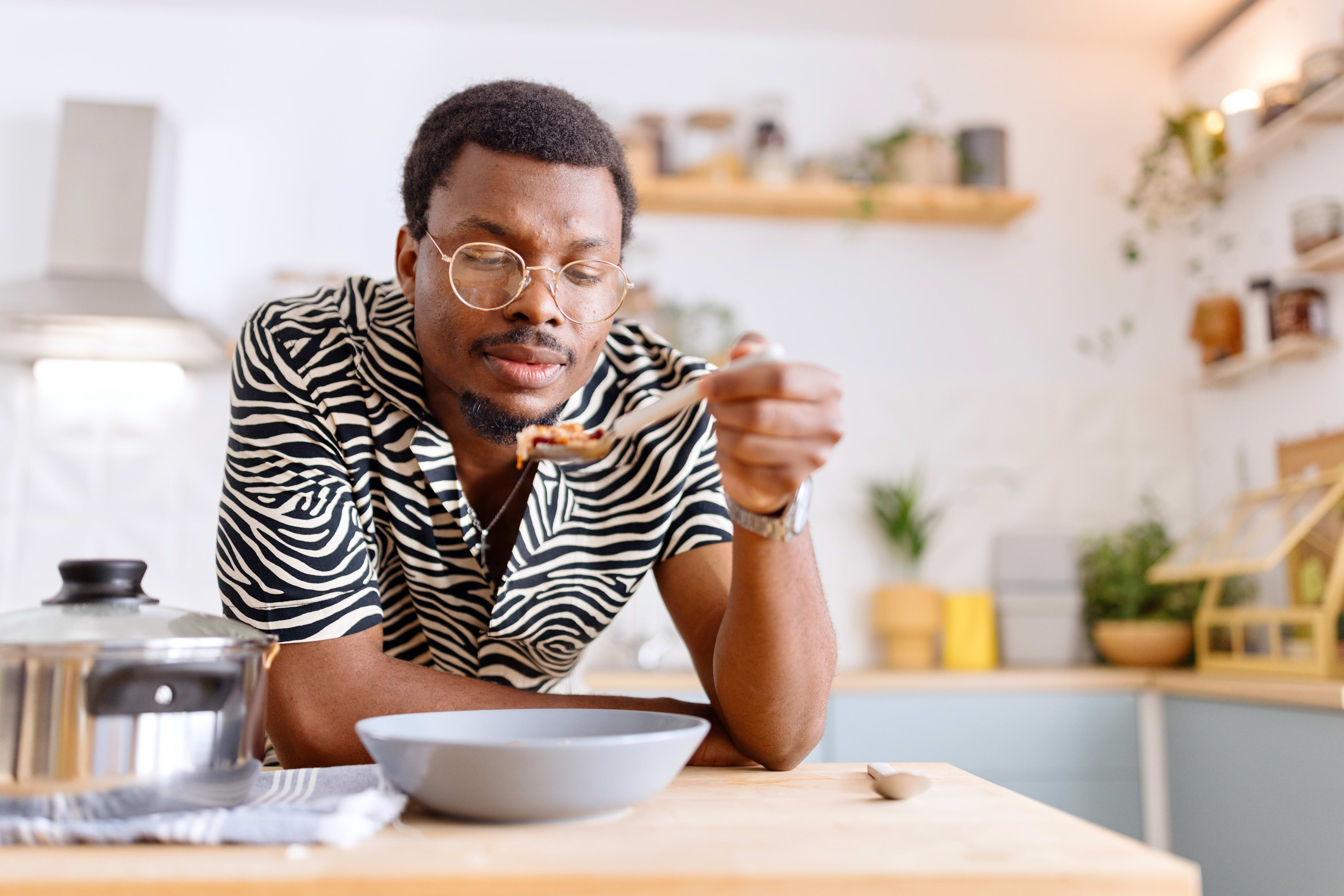 Dietitian: I Bring These 4 Packaged Snacks Everywhere - Men's Fitness